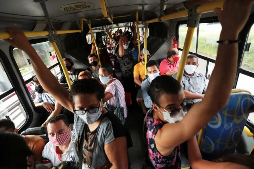 Usuários do transporte público sofrem com coletivos lotados em Recife ...